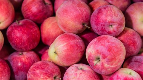 Why Grocery Store Apples Have That Thin Layer Of Wax