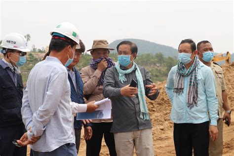 ឯកឧត្តម ងួន រតនៈ ចុះពិនិត្យមើលការដ្ឋានគម្រោងអភិវឌ្ឍន៍ទំនប់ដូនទ្រី ក្រសួងព័ត៌មាន