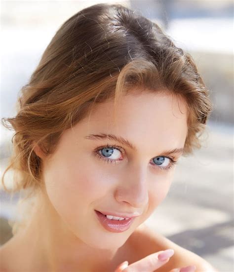 Amelie Lou Model Rsnagglelove