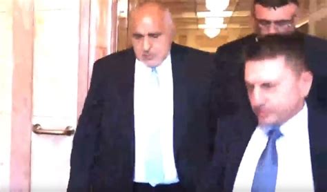 ЕКШЪН В ПИК Tv Издебнаха Борисов в кулоарите с въпрос ще се откаже ли от депутатското си място