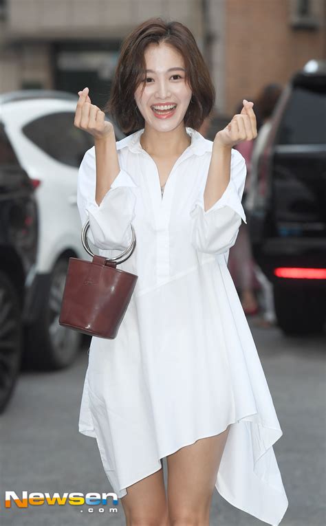 여배우 아우라 김재경 물오른 단발미모[포토엔hd화보]