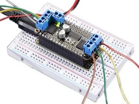adafruit 2927 motor control development board specification and features
