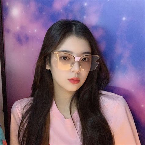 Pin By Brooke On Lia Cute Sunglasses Sunglasses Itzy