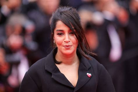 Leïla Bekhti c est la douche froide Public