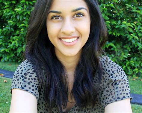 Amateur Desi With Beautiful Eyes And Great Smile Scrolller