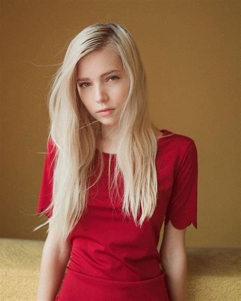 Yuliya Ivan Scrolller