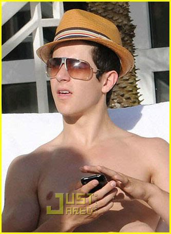 Full Sized Photo Of David Henrie Selena Gomez Sunbathing 06 David Henrie Selena Gomez