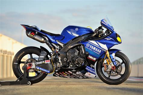 Custom Yamaha R1 Wallpaper