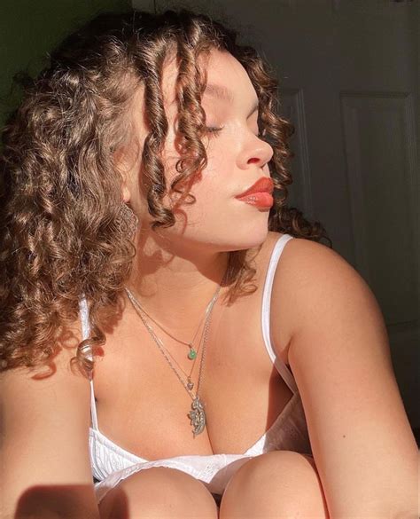 Pin By Cynthia Bursey On Wavy Hair And Long Hair And Short Cut Wavy Hair Hair Styles Hair