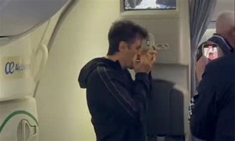 Ciro Martínez Sorprendió A Todos En Pleno Vuelo A Qatar La Brújula 24