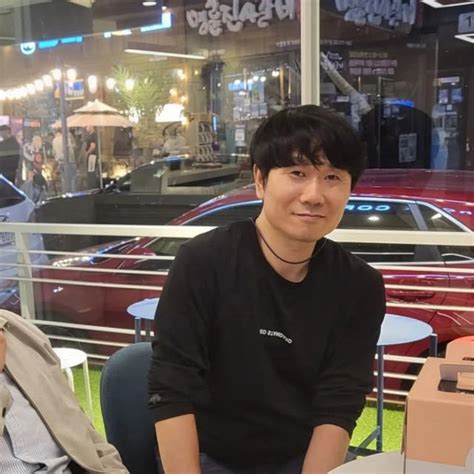 최동율 Bryan Choe • Threads Say More