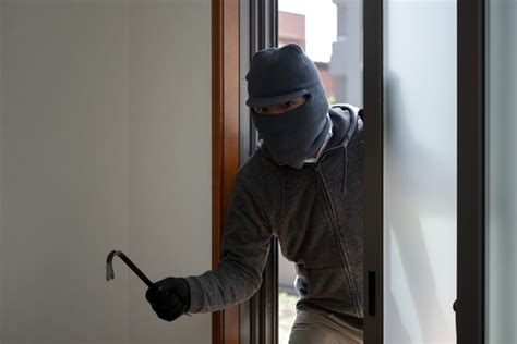 Глад във врачанските села Мъж тараши къща в Градешница сви парите на