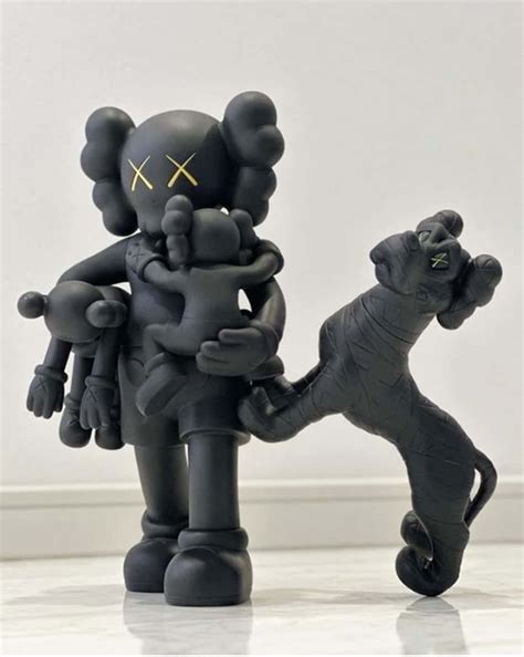 100 Kaws 4k Wallpapers