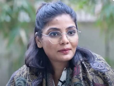 साइज तो देखों नेहा राठौर बुरी फंसी Fir हुई तो निकाला गुस्सा लिखा एक मामूली लड़की इतने