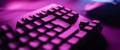 Look Between X And Y On Your Keyboard Wat Betekent De Viral Trend DutchCowbabes