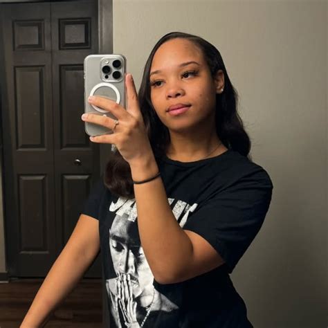 Mia Miamonet • Threads Say More