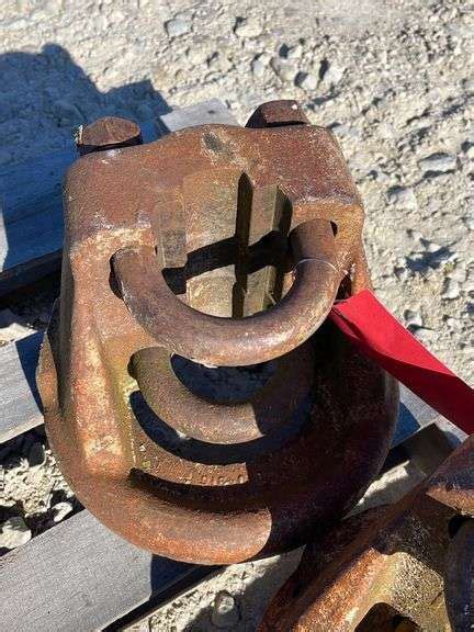 2 Sets Axle Mount Dual Hubs Schneider Auctioneers Llc