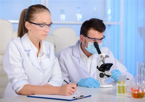 Premium Photo Girl With A Man In Laboratory And Conduct An Experiment