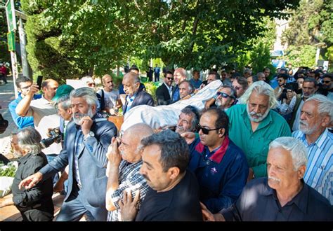 خداحافظی بازیگران با یکی از آخرین بازماندگان طنز فاخر ایران فردوس کاویانی بدرقه شد عکس تسنیم