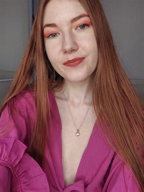 Just A Cute Selfie R Sfwredheads