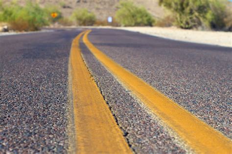 무료 이미지 모래 선로 들 햇빛 고속도로 아스팔트 흙 노랑 레인 하부 구조 벨리 온로드 바닥 노면 2364x1574 440455 무료