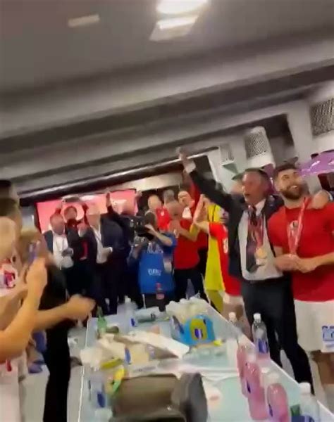 Moj Ivane U Svlačionici Vatrenih Netko Iz Svlačionice Vatrenih Free Download Borrow And