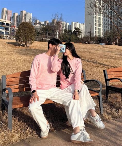 [커플템 국내제작 10color]봄 가을 니트 오버핏 라운드 니트티 남녀공용 파스텔 커플룩 커플시밀러룩 에이블리