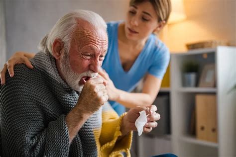Петербургские врачи за пять минут вытащили из бронхов пенсионера осколок кости