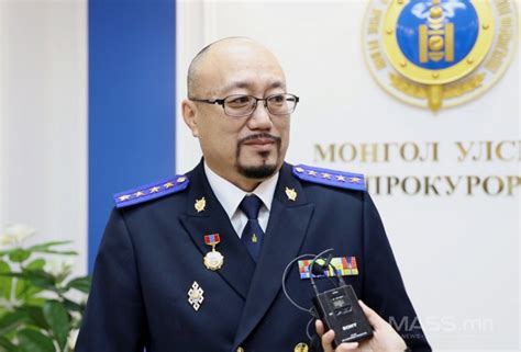 Эрэл ийн Б Эрдэнэбатын өмгөөлөгч Н Цэцэгмаа нийслэлийн прокуроруудад авлига зуучилсан уу