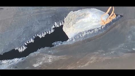 자동차 뒷바퀴 파손 새벽에 난코스를 못오르는 악몽꾸더니 사고났네요 거의 10년동안 무사고 였는데 커브돌다가 모서리에 찍혔네요 범사에 감사해야지요25527 07시