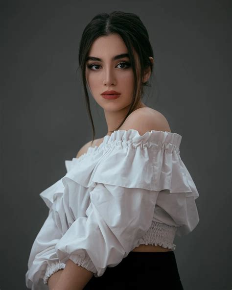 Interactive Parallax Image Slider Example