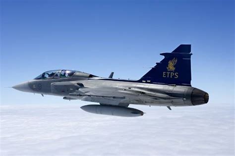 푸틴 망했다 스웨덴이 지원한 우크라이나 그리펜 전투기에 러시아 전투기 초토화 군사돋보기