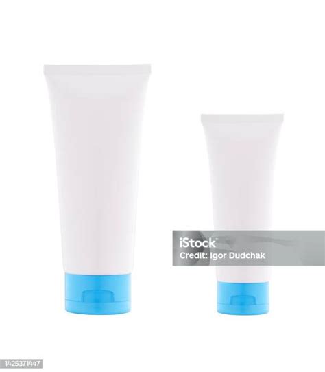 파란색 캡이있는 흰색 플라스틱 튜브 보습 및 영양 프리미엄 크림 또는 흰색 배경에 분리 된 젤 개념에 대한 스톡 사진 및 기타 이미지 Istock