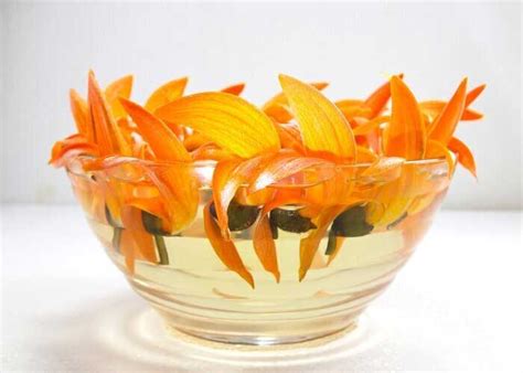 Tesu Phool Holi रंगों की जगह आखिर ब्रज और आजमगढ़ में टेसू के पानी से