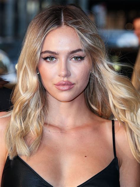 Delilah Belle Hamlin E Entertainment Elle And Img Kick Off Party In