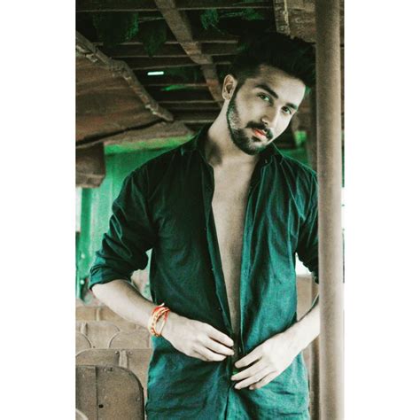 Modeling Poses Himanshu Joshi