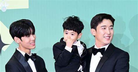 [사진]강경준 아들 정안 정우와 함께 조선비즈