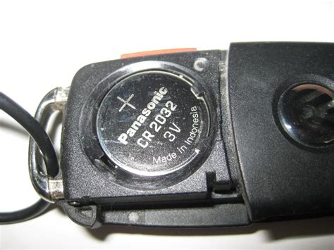 VW Jetta Key Fob Battery Replacement Guide 006