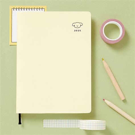 댕댕🐶 2025 강아지 다이어리 아이보리 따뜻 감성 레자커버 심플 캐릭터 멍뭉 일러스트 간결 레터링 깔끔 스케줄러 연간 스케줄 메모 레이아웃 활용도 퀄리티 에이블리