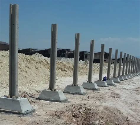 پایه دیوار پیش ساخته بتنی