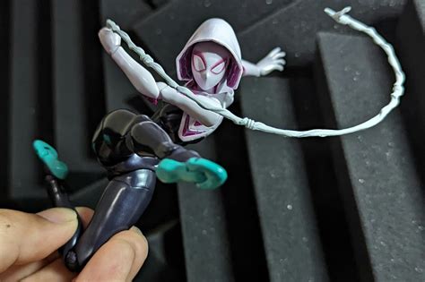 Spider Gwen R Spiderman