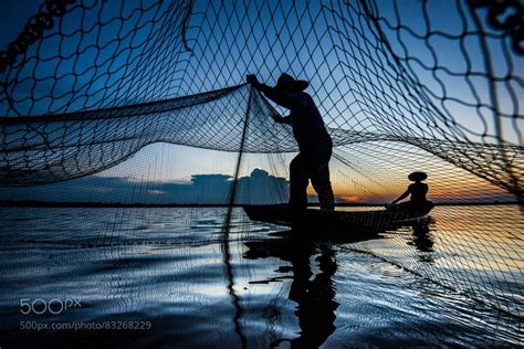 Fisherman Using Fishing Net To Catch Fish Beautiful Vietnam Fishing Net Photography Work