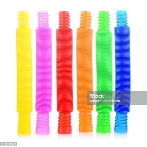 흰색 배경에 고립 된 팝 튜브 인기 있고 감각적 인 항 스트레스 장난감 어린이를위한 골판지 튜브 새로운 트렌드 스트레스 해소 개념 0명에 대한 스톡 사진 및 기타 이미지