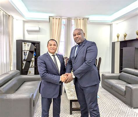 Barea Lidentité Du Coach Encore En Suspens