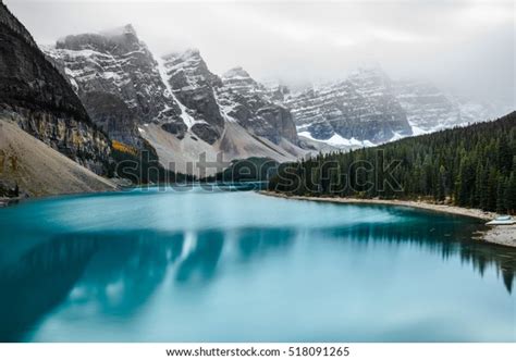 모레인 호수 Moraine Lake 밴프 국립공원 Banff National 스톡 사진 지금 편집 518091265