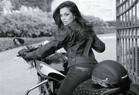 17 Beste Afbeeldingen Over Vrouwen Op Motoren Women On Bikes Op