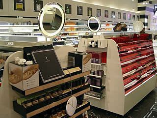 9 End Cap Display Ideas Cap Display Cosmetic Display Sephora