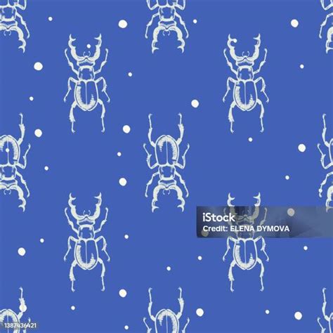 손으로 그린 사슴 딱정벌레가 있는 벡터 매끄러운 패턴으로 인쇄합니다 자연의 자연 아름다운 딱정벌레 생태 파란색과 흰색 Fashion Show에 대한 스톡 벡터 아트 및 기타