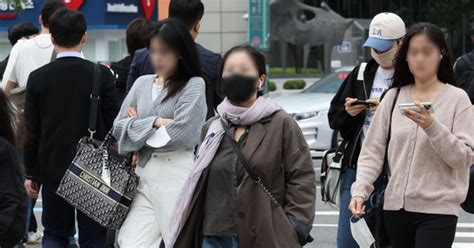 제법 추워지네 두터워진 옷차림