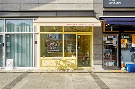 옐로우 포인트 귀여운 디자인의 7평 쿠키집인테리어 커피숍 디자인 카페 인테리어 디자인 가게 디자인